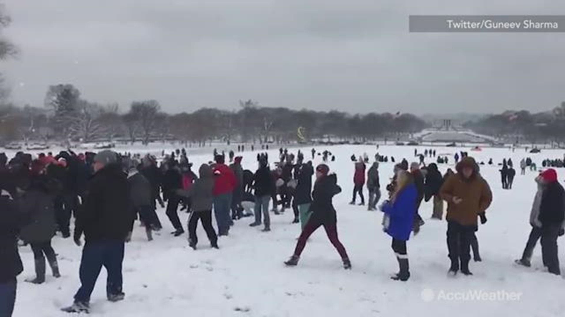 Snowball fight breaks out at the National Mall | ksdk.com