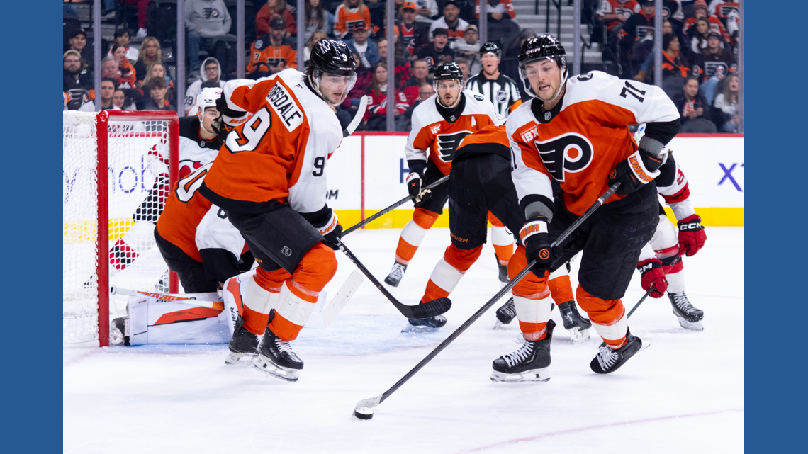 Flyers shoot, they score, again and again. Michkov, Foerster twice ...