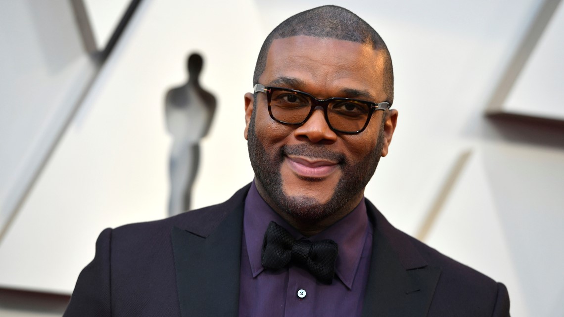 TSA workers asked to return $1,000 gift cards given out by Tyler Perry ...