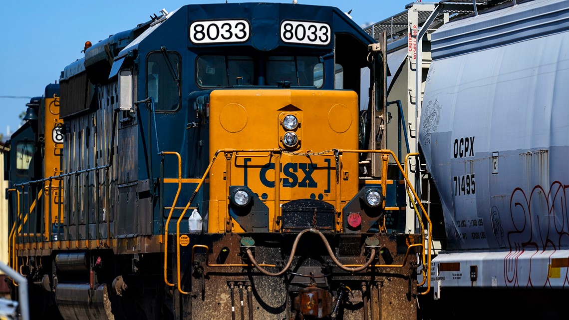 US mandates 2-person crews on freight railroads | ksdk.com