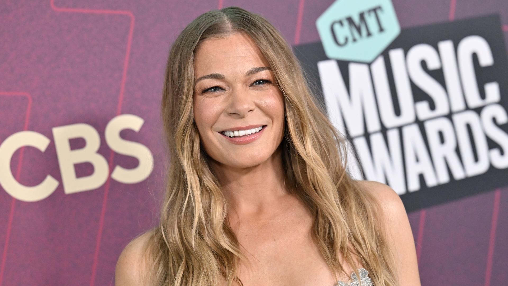 LeAnn Rimes' teeth fell out during concert in Washington | ksdk.com