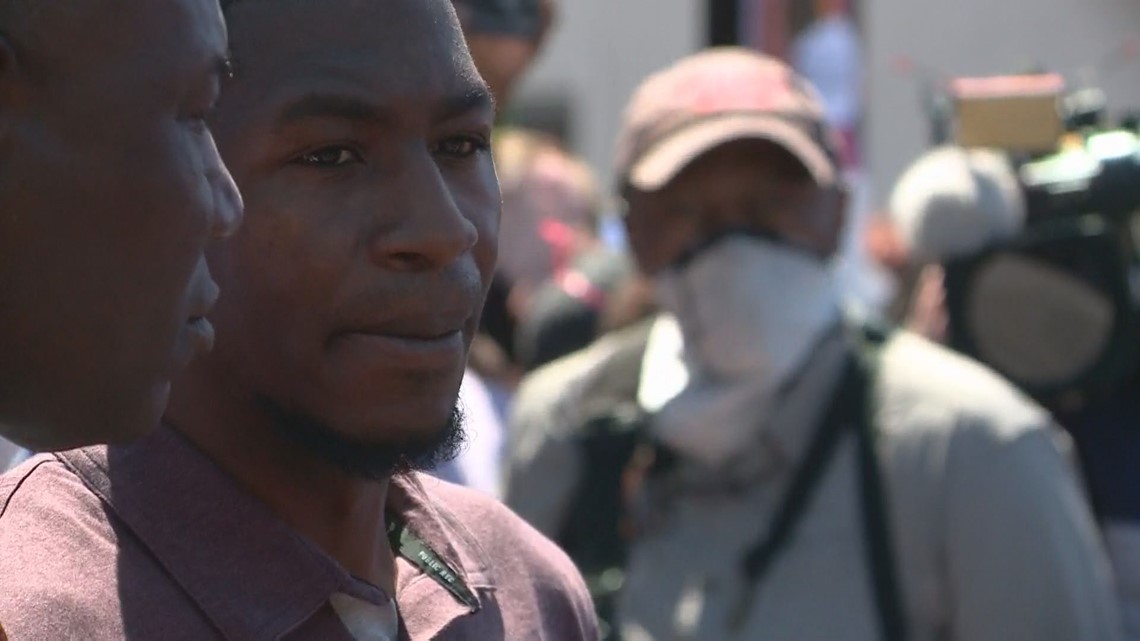 Gov. Tim Walz, wife Gwen visit George Floyd memorial site | ksdk.com