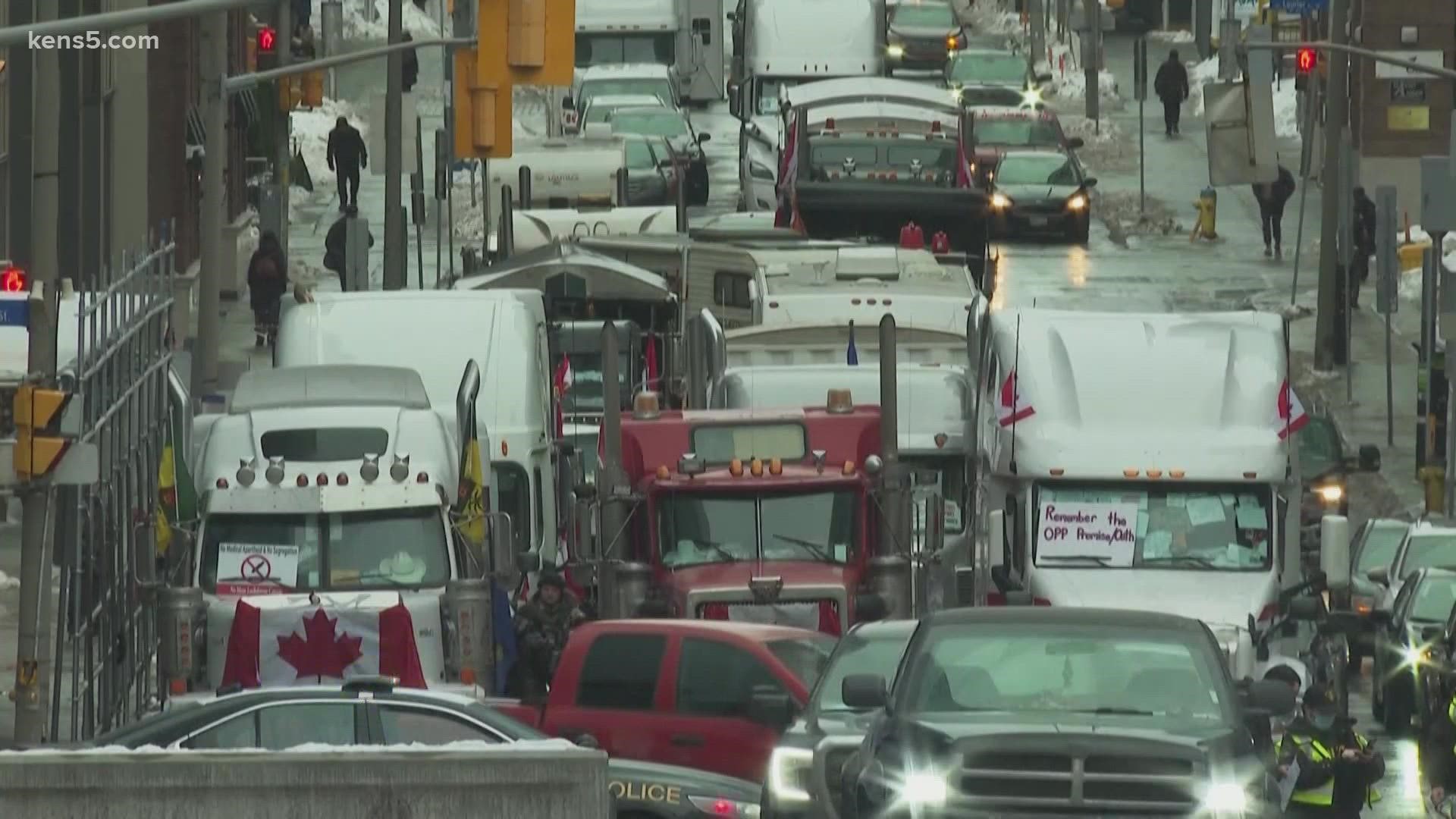 Canadian police move to end blockade of US border | ksdk.com