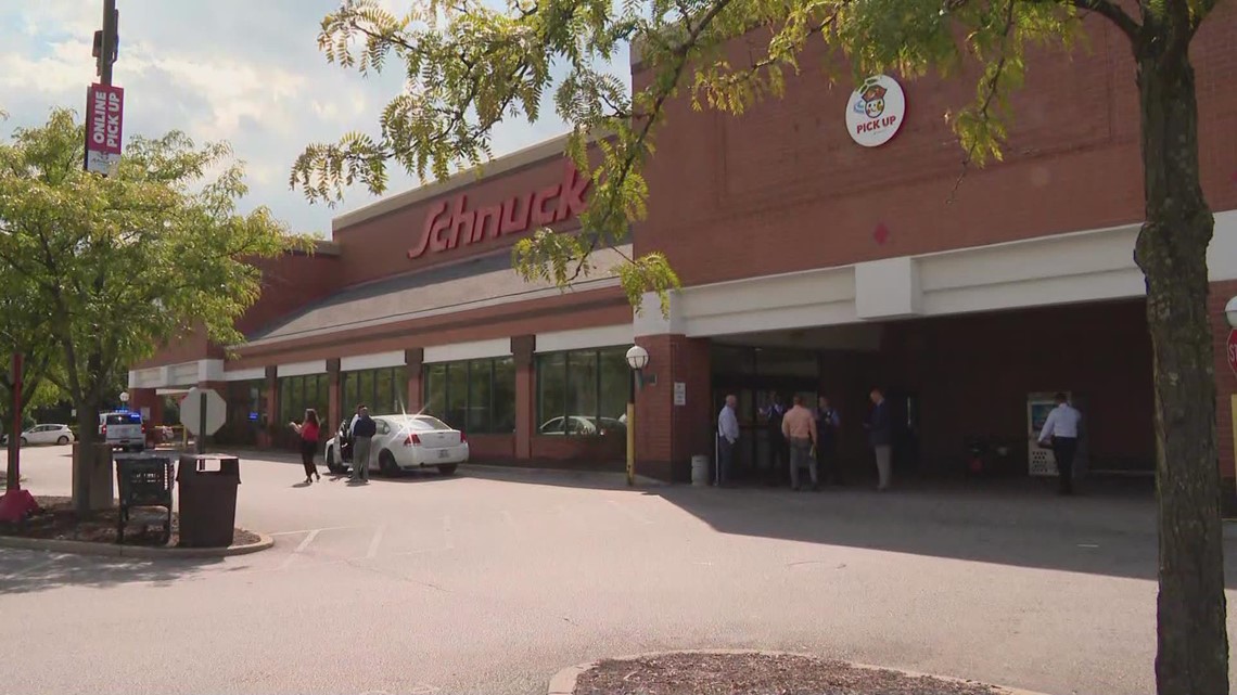 Security guard shoots man inside Schnucks in St. Louis, police say ...