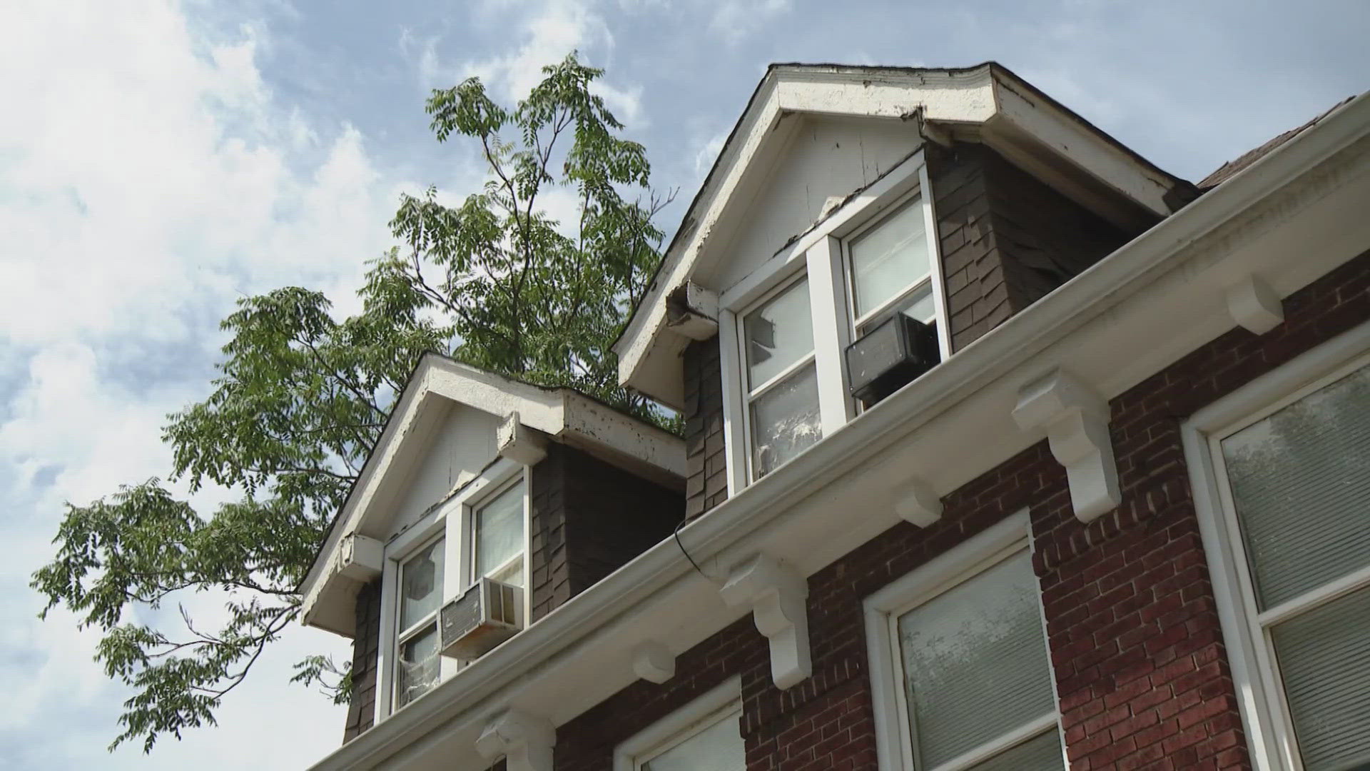 St. Louis residents endure extreme heat amid tornado recovery | ksdk.com