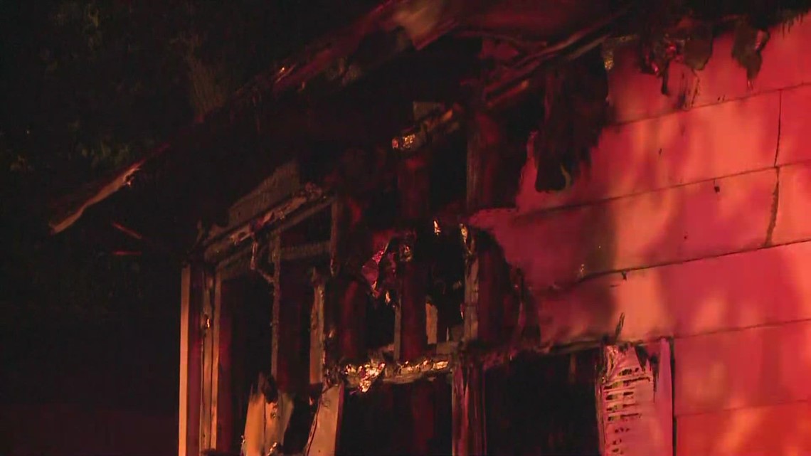 2 injured in Pontoon Beach mobile home fire | ksdk.com