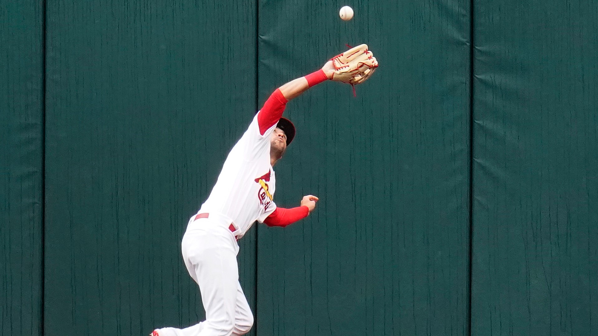 Carlson family sees Dylan play in Majors for first time | ksdk.com