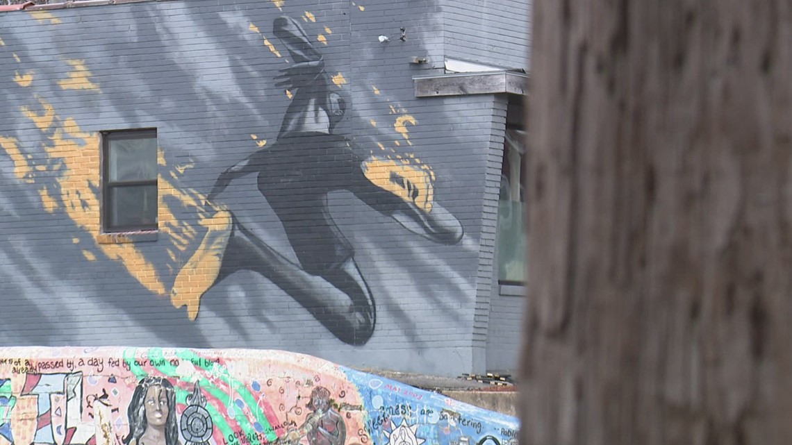 St. Louis artist creates mural to inspire people | ksdk.com