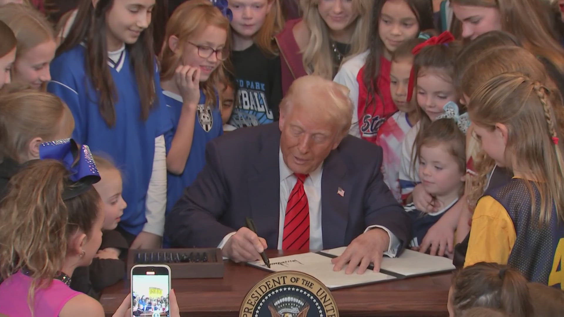 Trump Signs Executive Order To Bar Transgender Athletes From Girls And Women S Sports