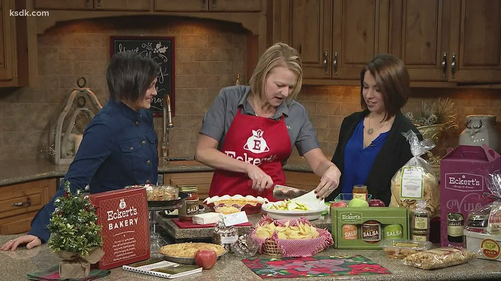 Recipe: Baked Blue and Brie Cheese with Apple Wedges | ksdk.com