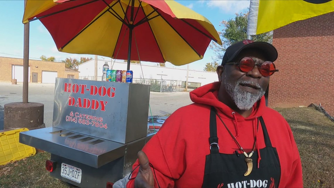 'Hot-Dog Daddy' shows love for community through hot dog cart | ksdk.com