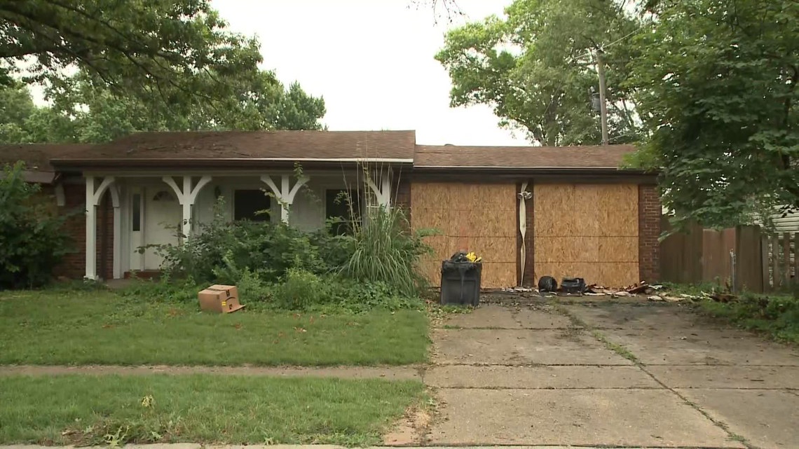 Man found dead after early morning house fire in north St. Louis County ...