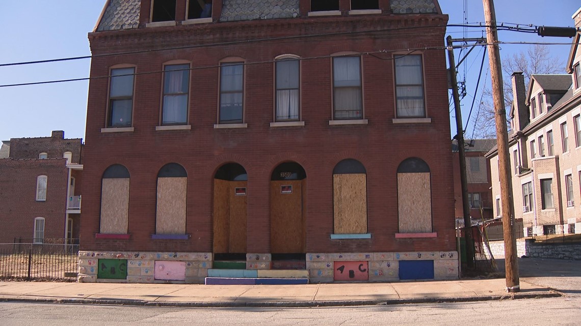 Dream Builders work to revamp north St. Louis community center | ksdk.com