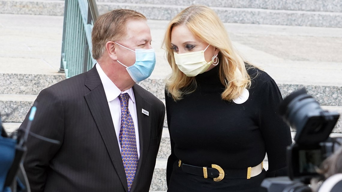 Trial set for St. Louis couple who waved guns at protesters | ksdk.com