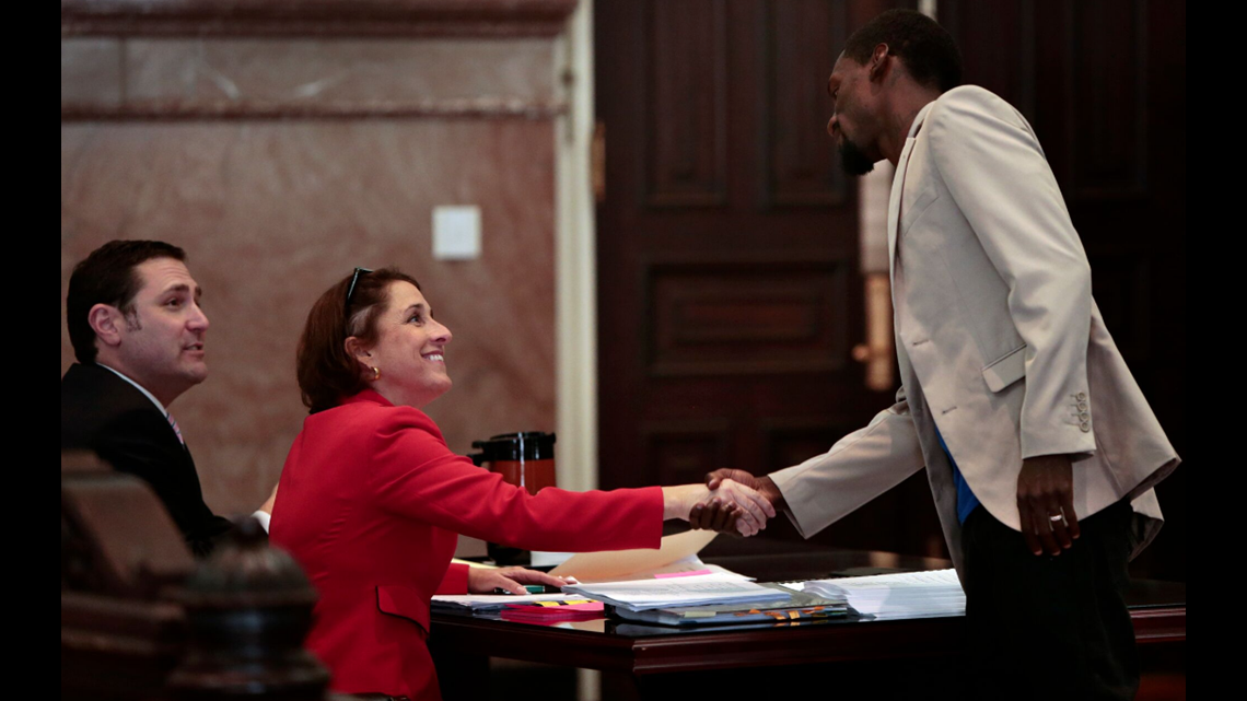 Jane Dueker announces campaign for St. Louis county executive | ksdk.com