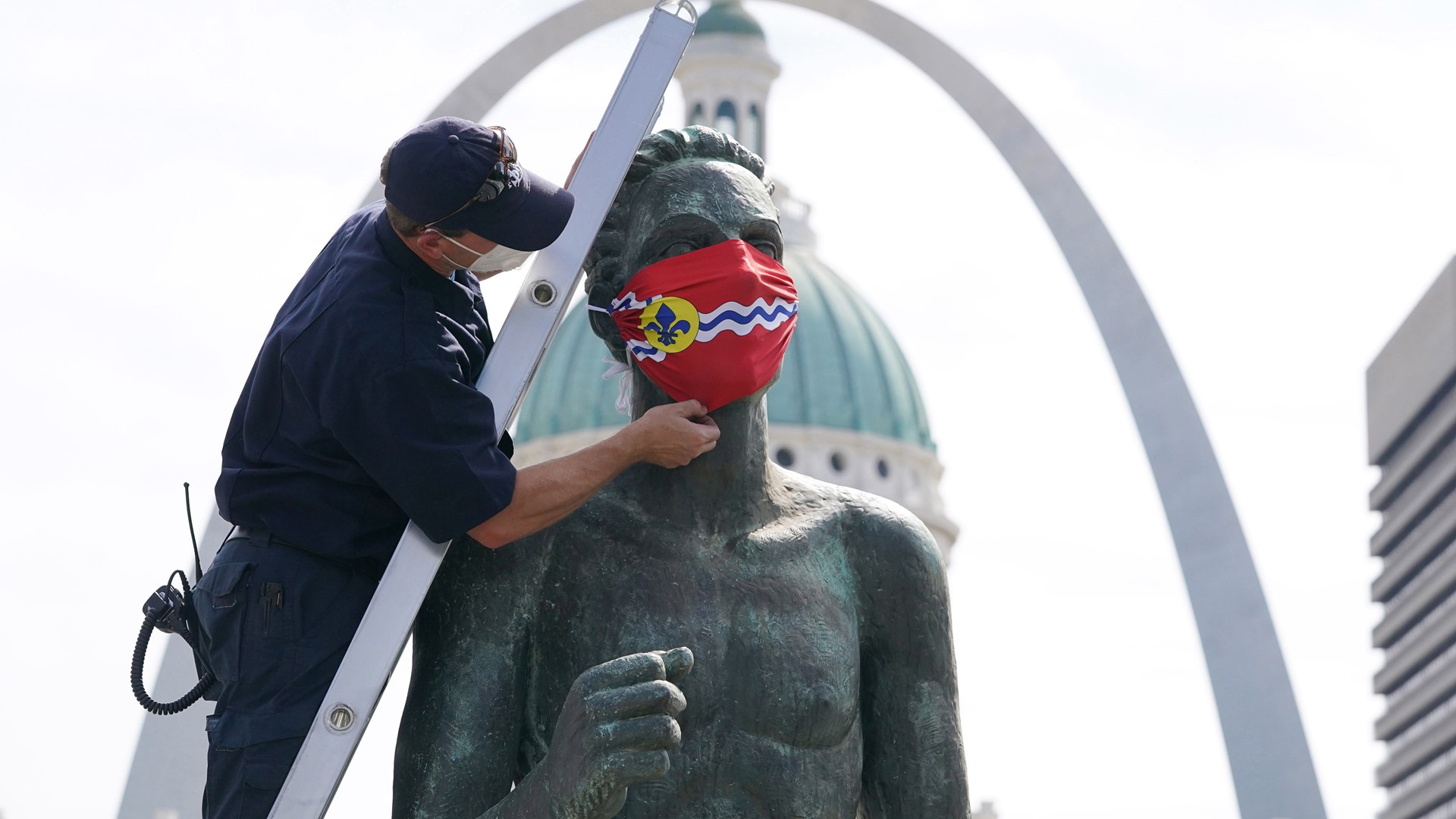Masks installed on St. Louis statues | ksdk.com