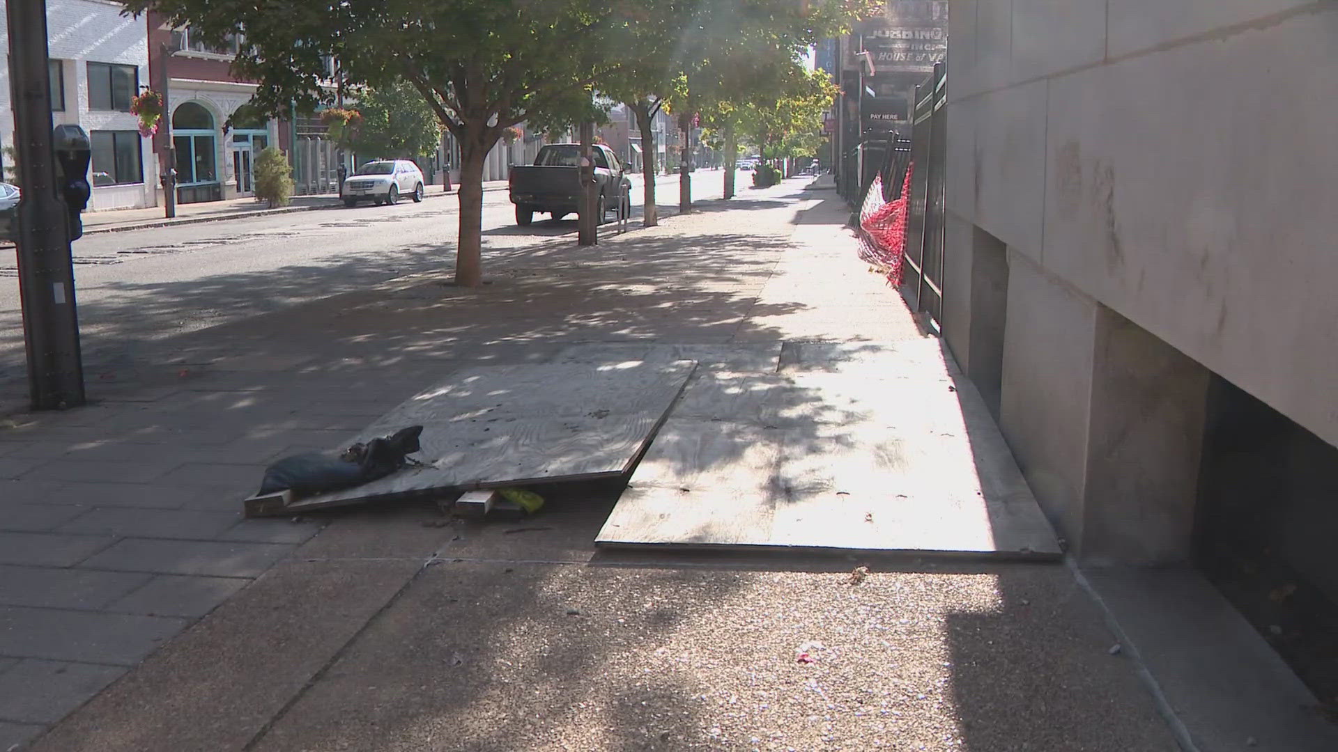 Dangerous hole lingers on Washington Avenue 8 years later | ksdk.com
