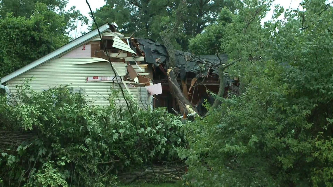 Tree falls onto home near Maryland Heights | ksdk.com