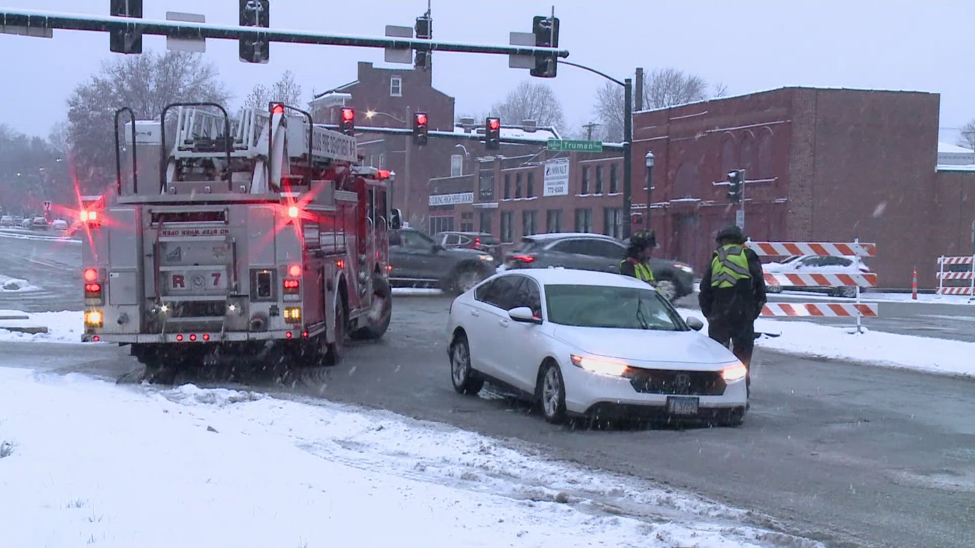 Winter storm slams St. Louis on Monday, causing massive traffic backups ...