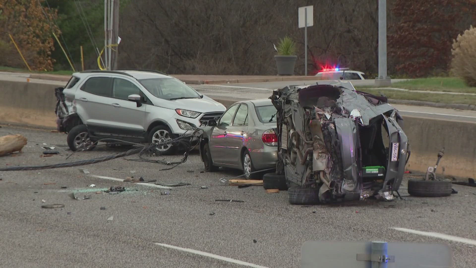 Crash pulls down power lines in Des Peres; woman describes being ...