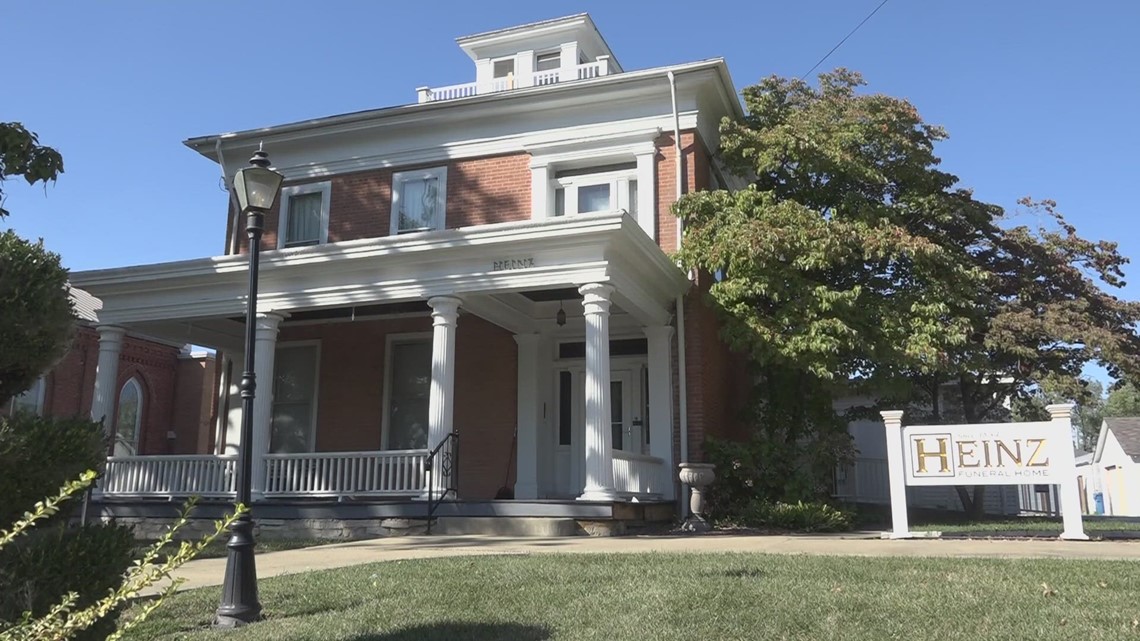 Illinois funeral home under investigation after wrong cremains ...