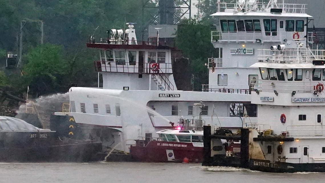 2 firefighters injured during tugboat fire on Mississippi River | ksdk.com