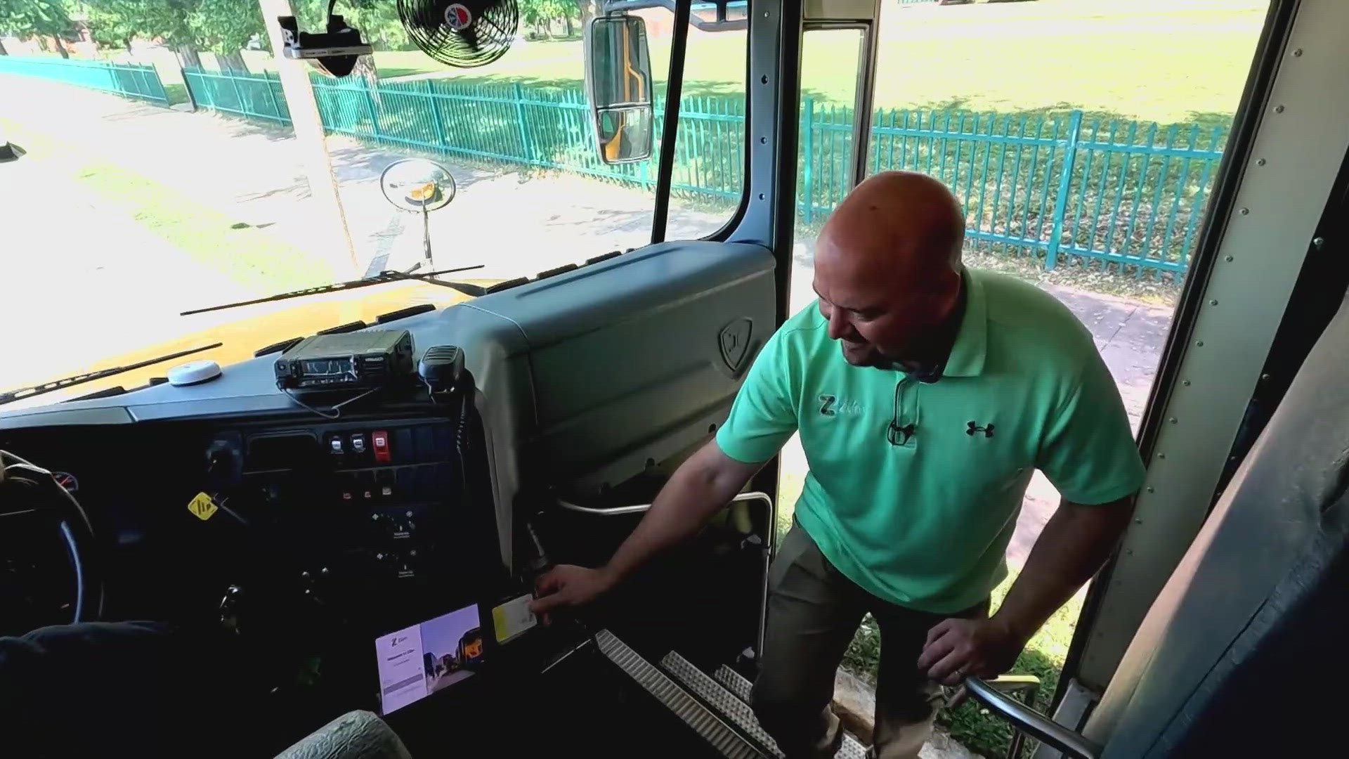 New high-tech buses roll out for Saint Louis Public Schools | ksdk.com