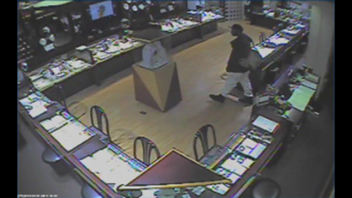 Clayton jewelry store robbed at gunpoint | ksdk.com