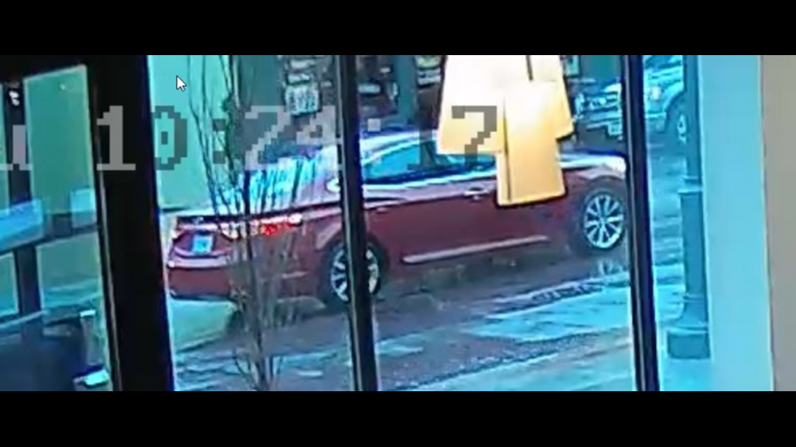 Clayton jewelry store robbed at gunpoint | ksdk.com