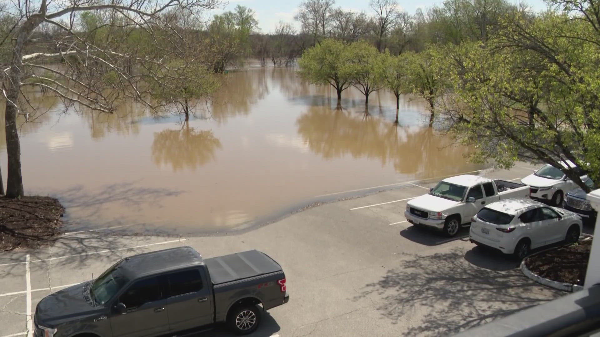 Rising waters cause rising anxiety as Fenton residents, businesses ...