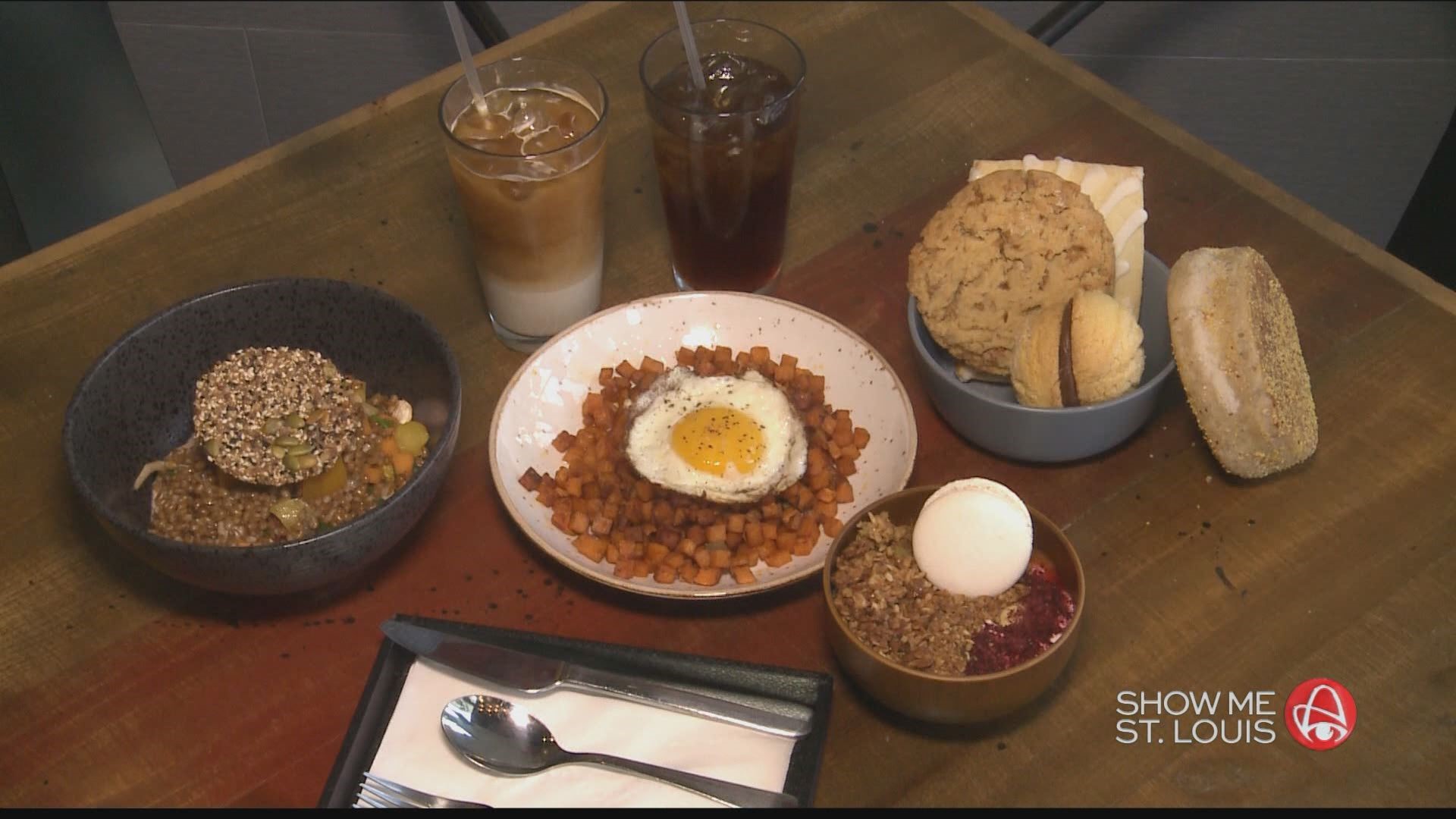 A meal and a show at Squatter's Cafe in Grand Center | ksdk.com