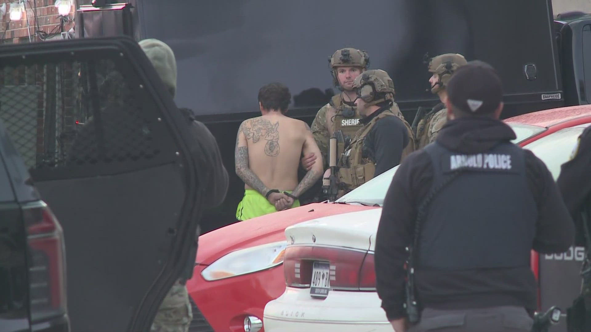 Man with felony warrants arrested after hours-long standoff at Arnold ...