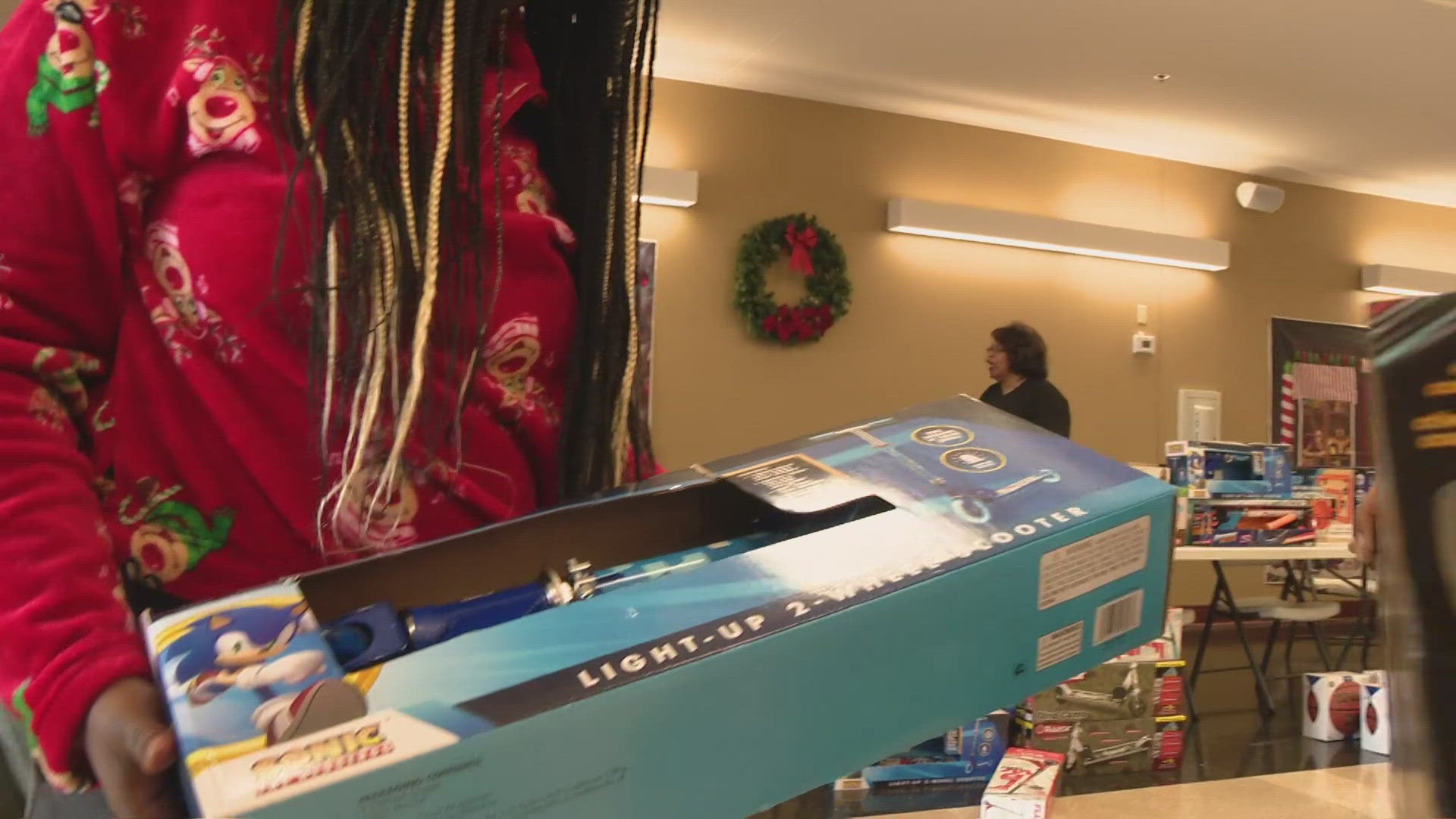 1,000 smiles: St. Louis toy giveaway brings Christmas joy to kids in ...