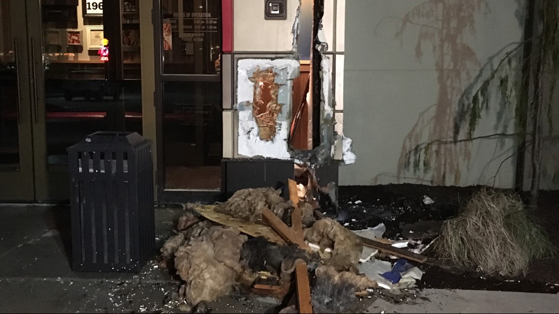 Fire starts outside doors of TGI Friday's restaurant | ksdk.com