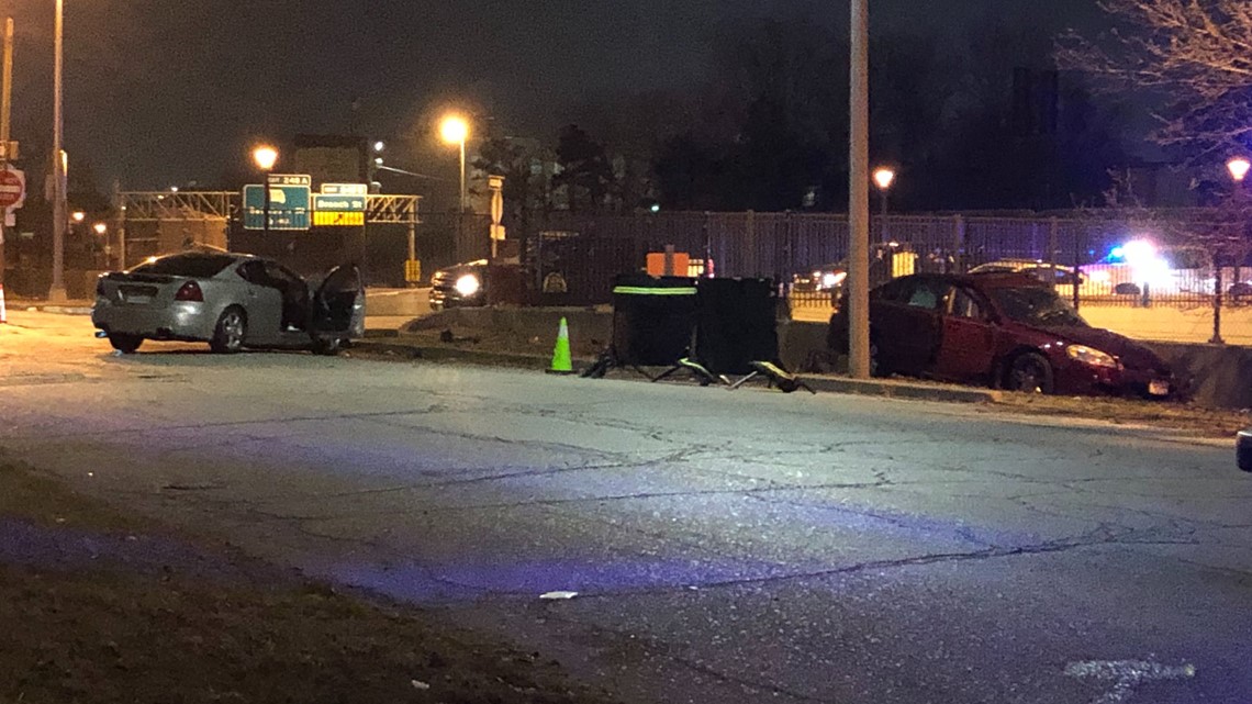 St. Louis 2-car crash kills 2 people overnight Friday | ksdk.com