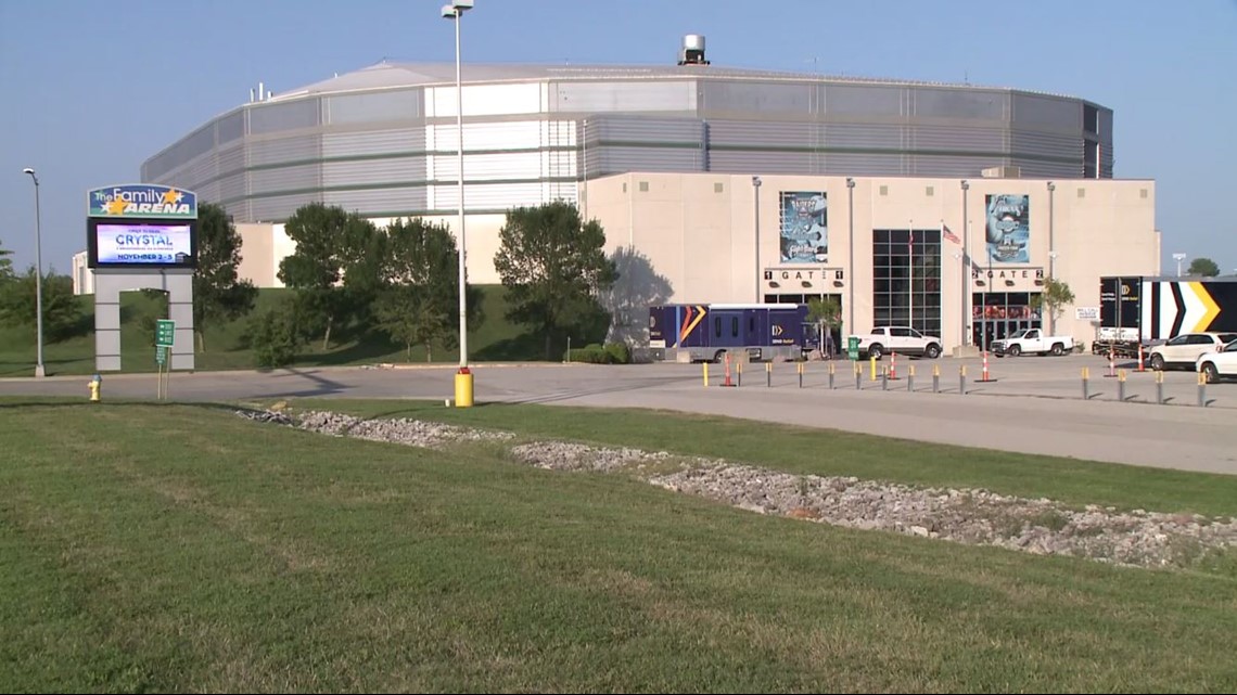 St. Charles: Family Arena reopens for graduation ceremonies | ksdk.com