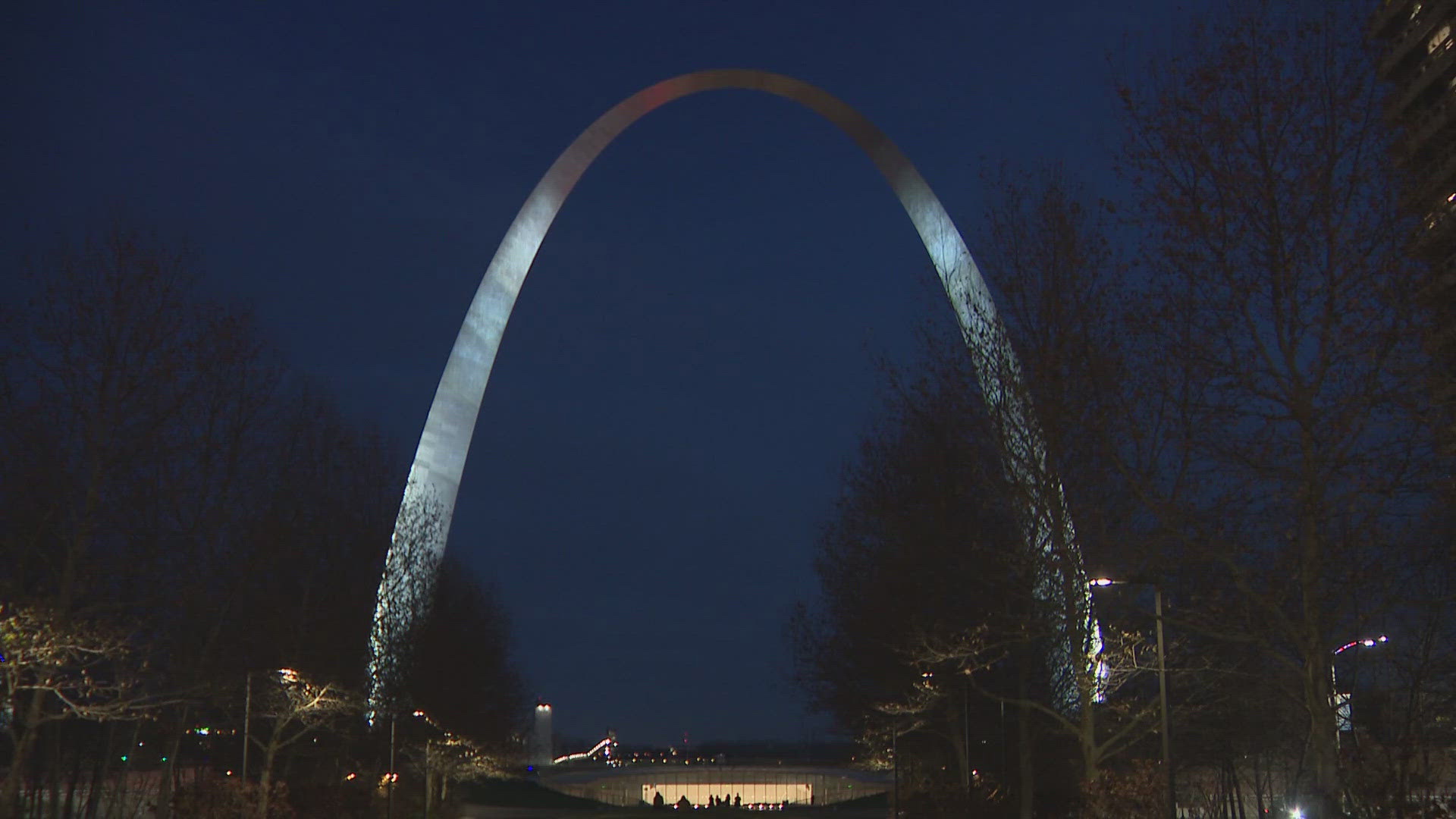 Gateway Arch turns off lights for bird migration May 1 | ksdk.com