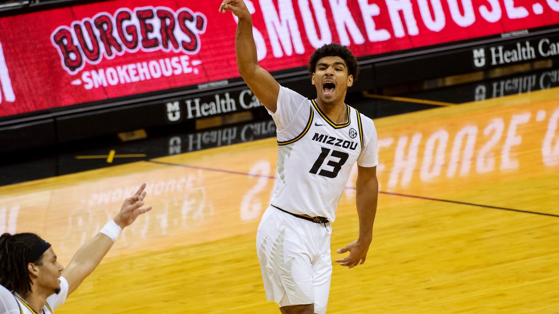 Mark Smith helps Mizzou to win over Liberty to stay undefeated | ksdk.com