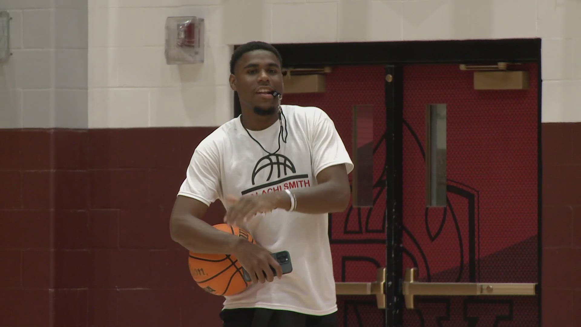 Malachi Smith hosts camp at Belleville West | ksdk.com