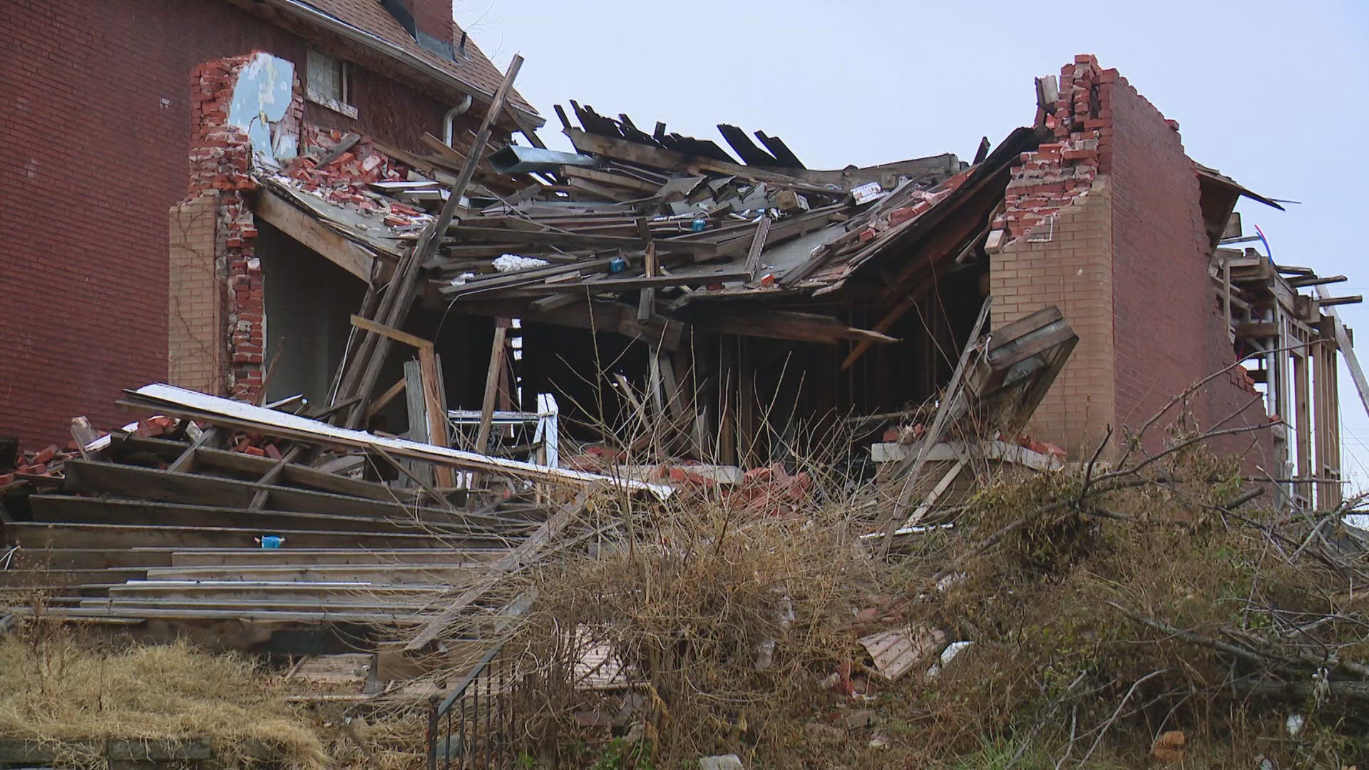 St. Louis tornado victims push for faster relief | ksdk.com