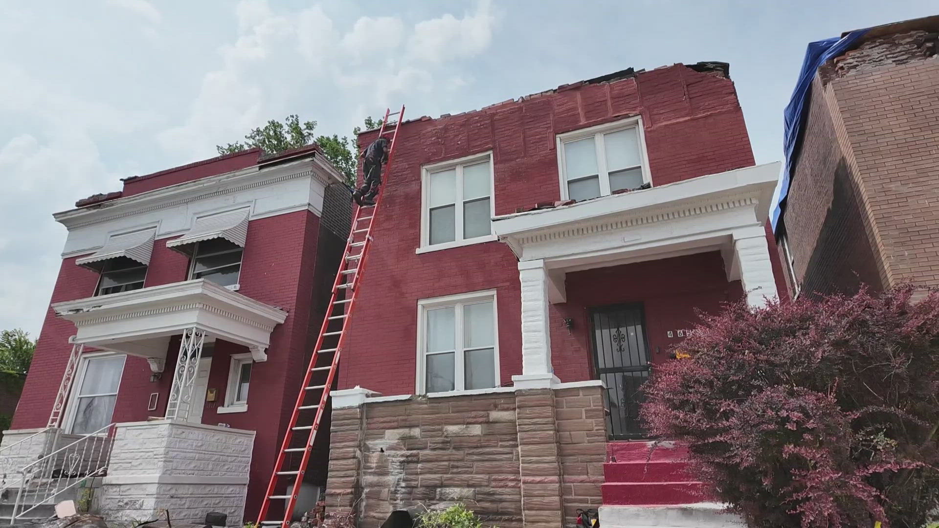 Volunteers offering free roof tarping after St. Louis tornado damages ...