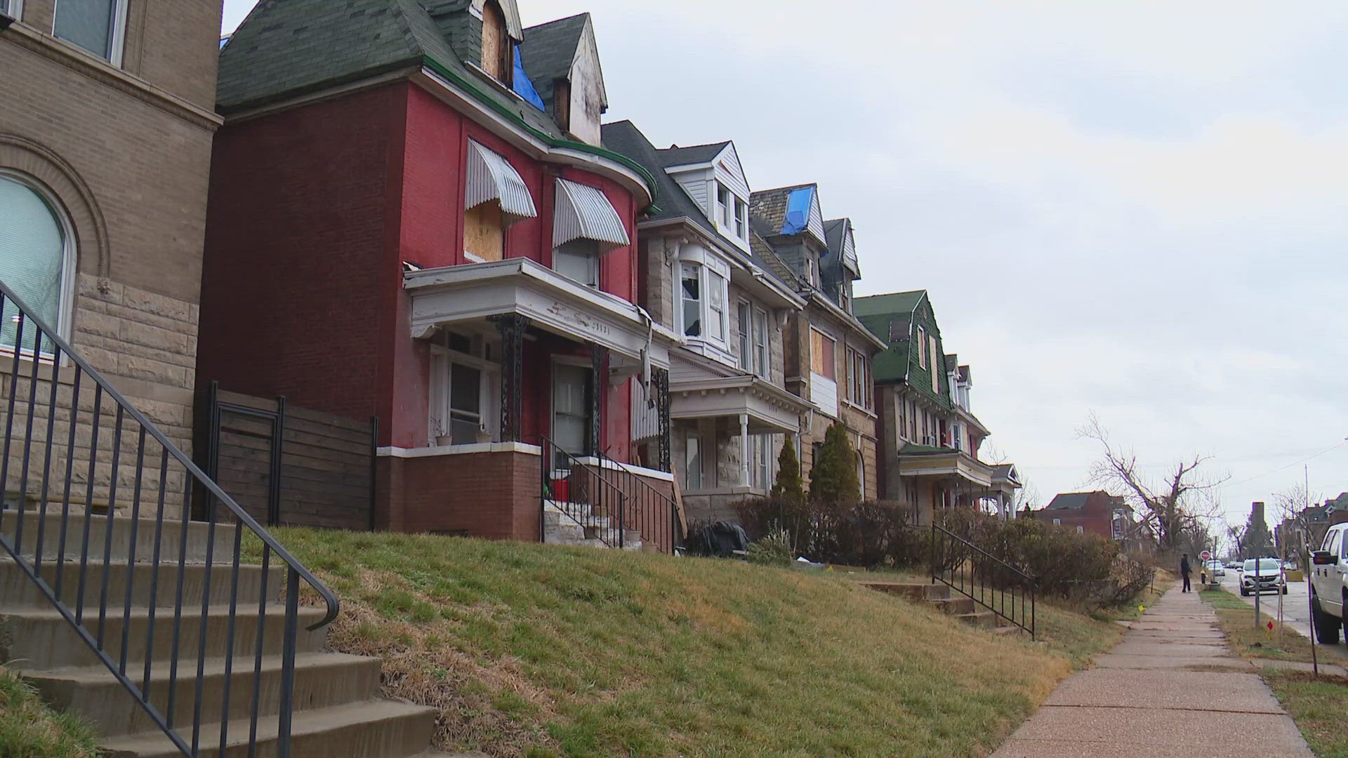 St. Louis tornado victims push for faster relief | ksdk.com