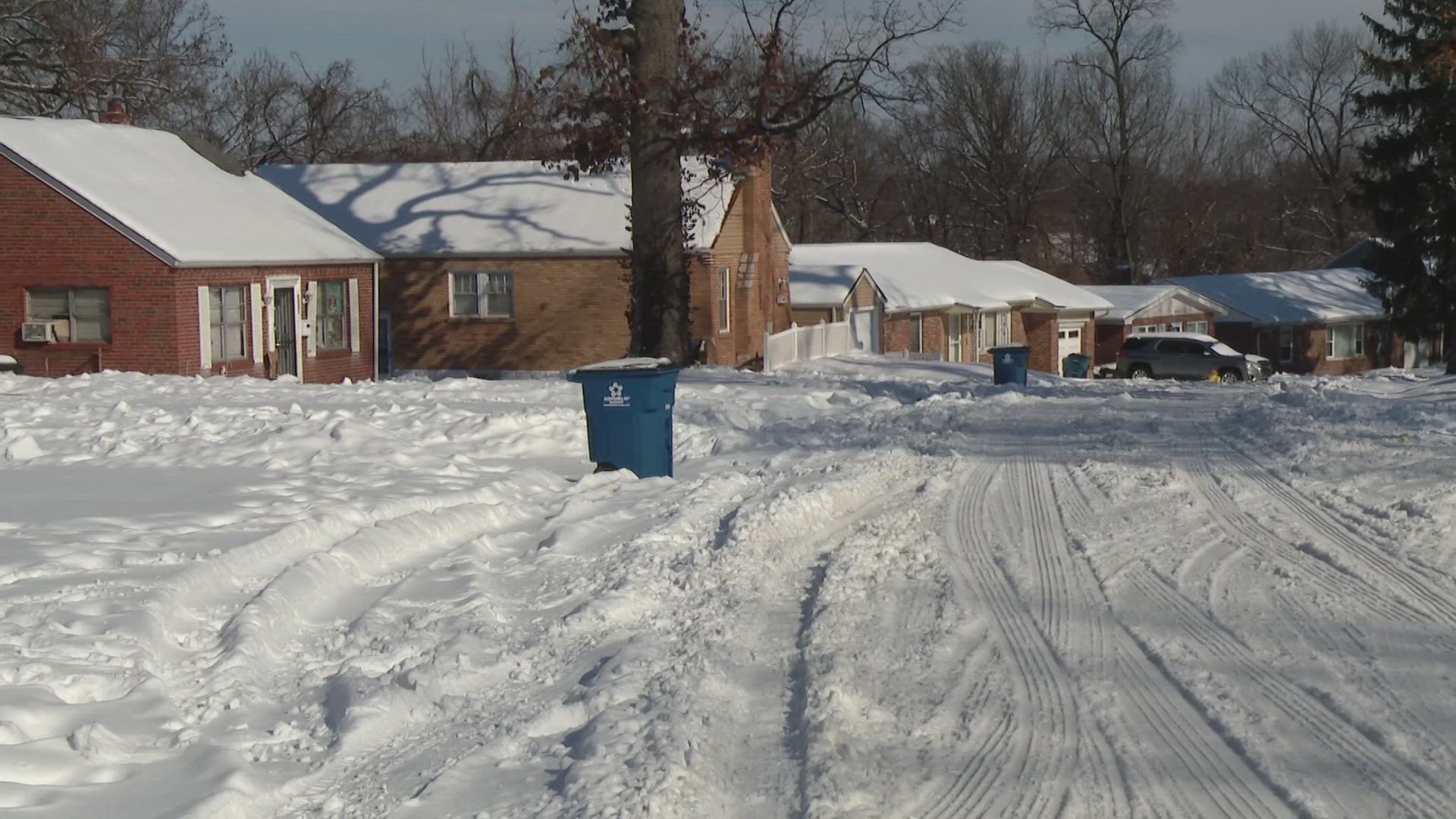 St. Louis area drivers still struggling with snowy side roads | ksdk.com