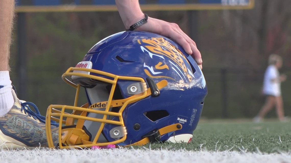 Seckman High School hosts football district championship | ksdk.com