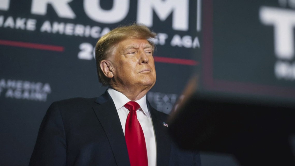 Judge orders Trump off Illinois primary ballot but ruling on hold ...