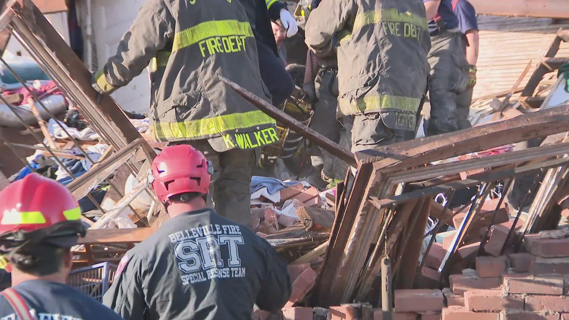 5 dead, 5,000 homes damaged, curfew in place for parts of St. Louis after tornado hits area ...