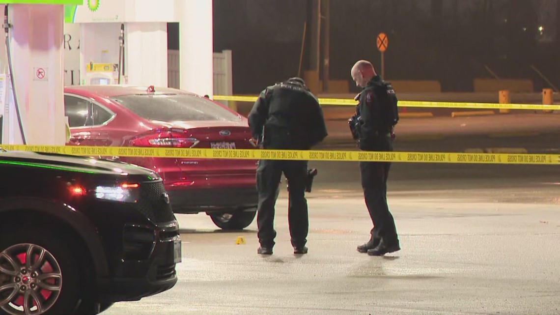 Officer shoots at man while trying to make arrest, no injuries | ksdk.com