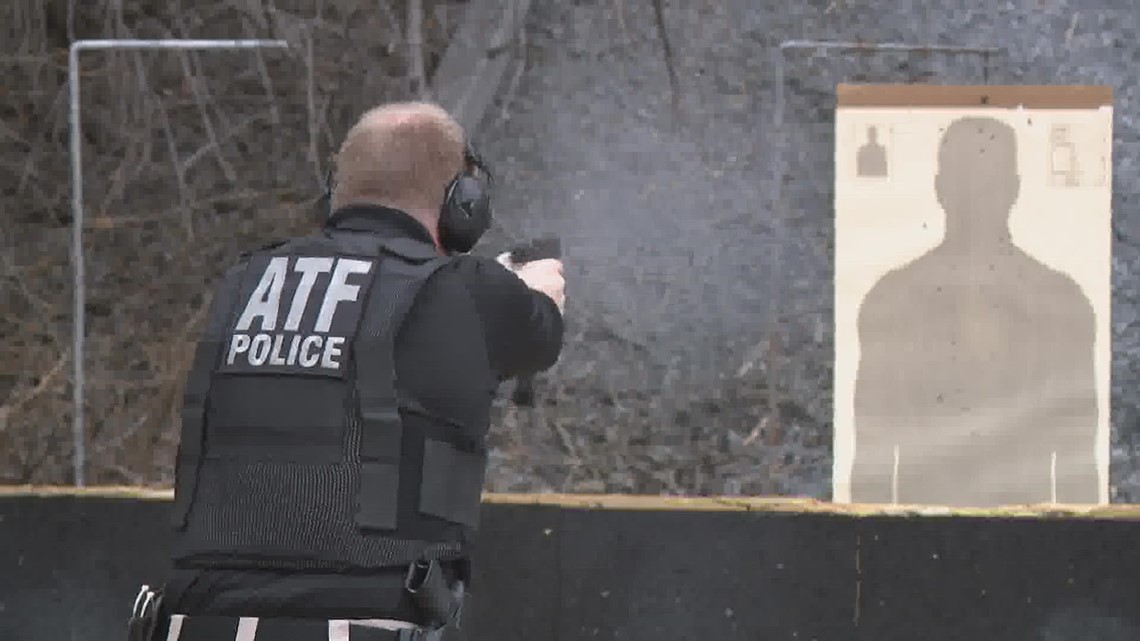 ATF agents demonstrate Glock switch danger | ksdk.com