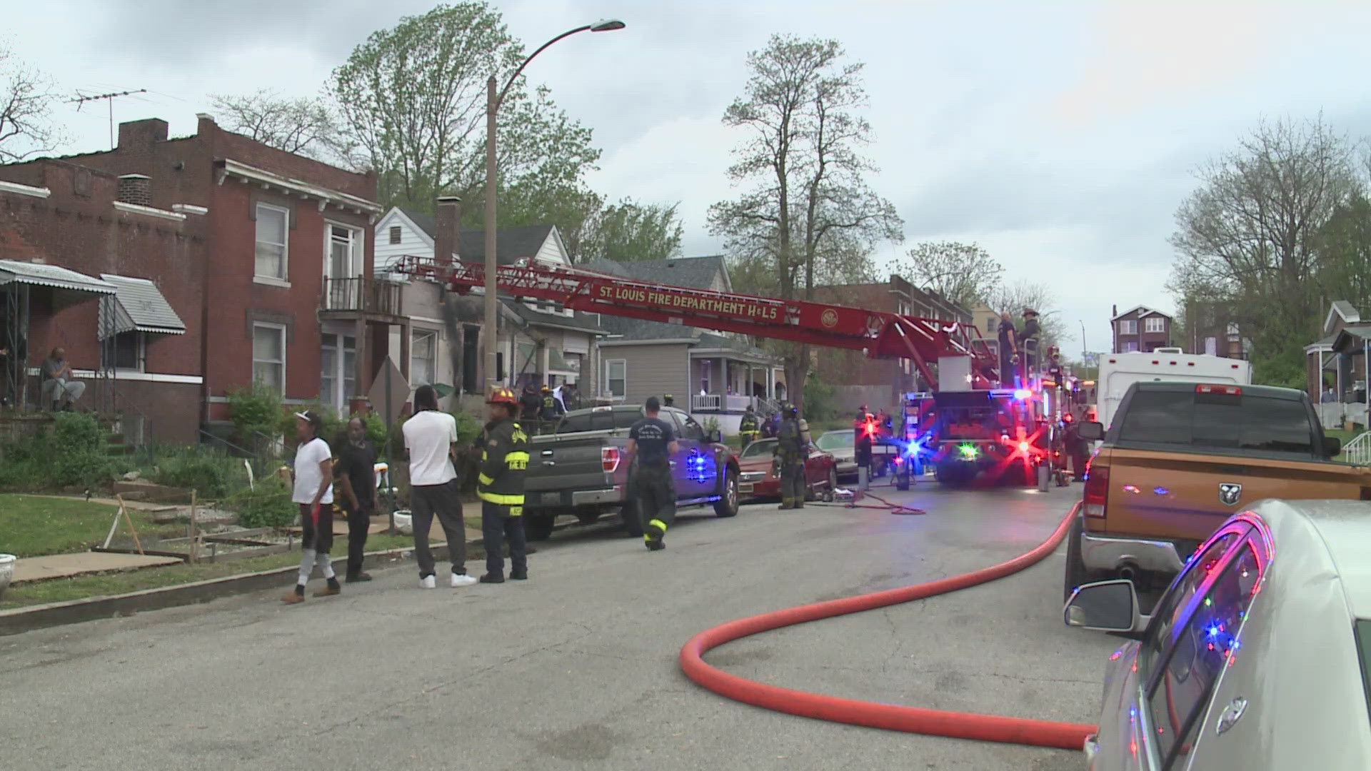 One dead in north St. Louis house fire on Maffitt Avenue | ksdk.com