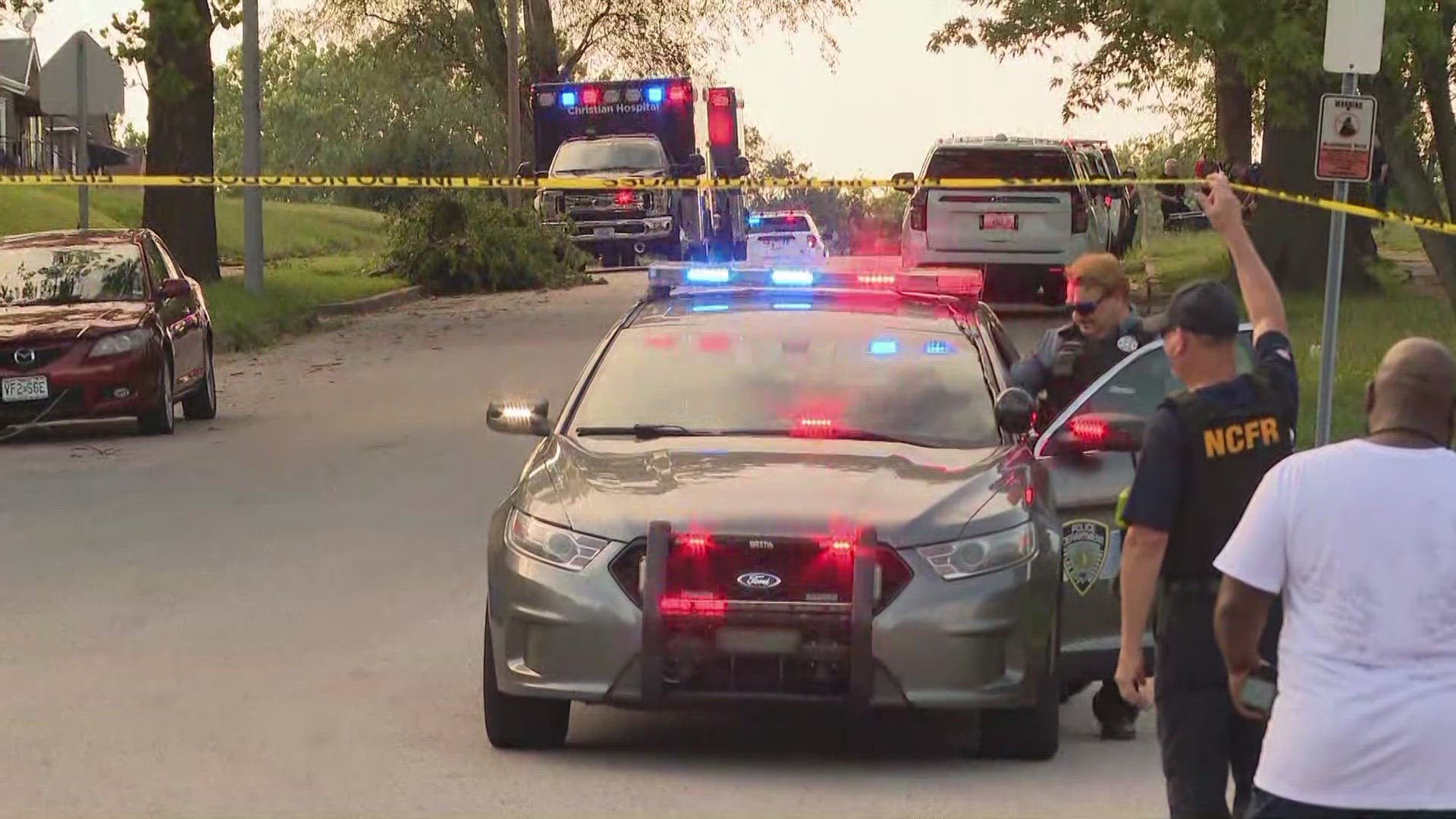 Assault suspect engaged in standoff with police in Jennings ... Assault suspect engaged in standoff with police in Jennings ...
